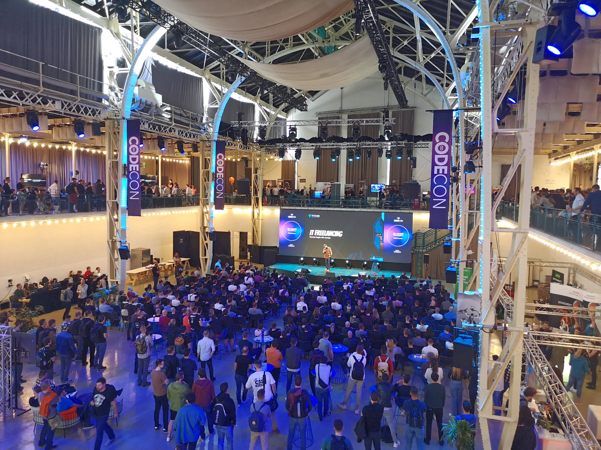 Codecon 2023: ambiciózní vývojářská konference s nedotaženou realizací | Maxiorel.cz